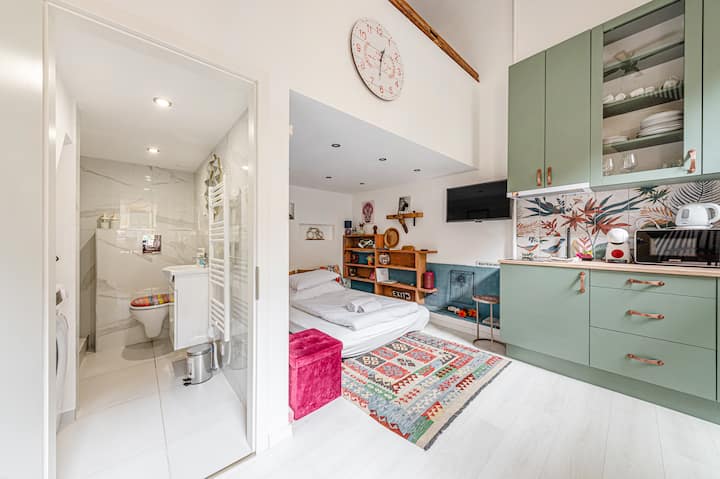 Hidden Gem – Stylish & Unique | Ac + Smart Tv - Budapest