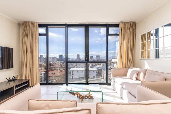 City Center With Panoramic Views (No Power Cuts) - Claremont