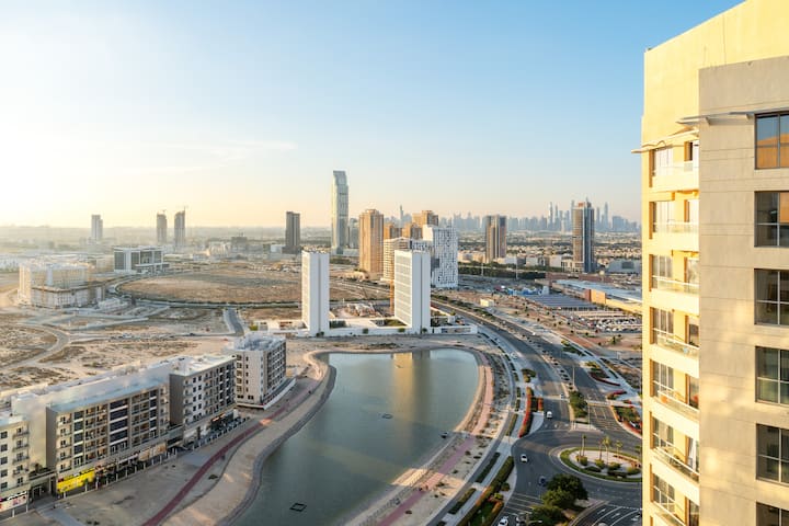 Luxury 1br| Lake View |Near Downtown | Pool Access - United Arab Emirates