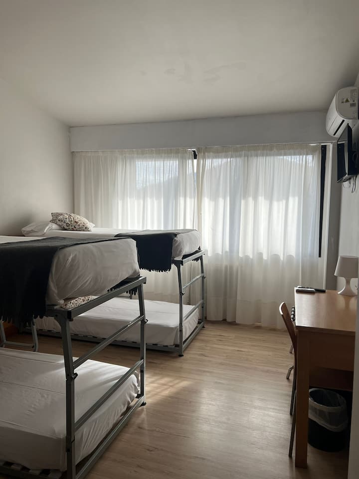 Hotel Txintxua - Habitación Cuádruple Con Ducha - Tolosa