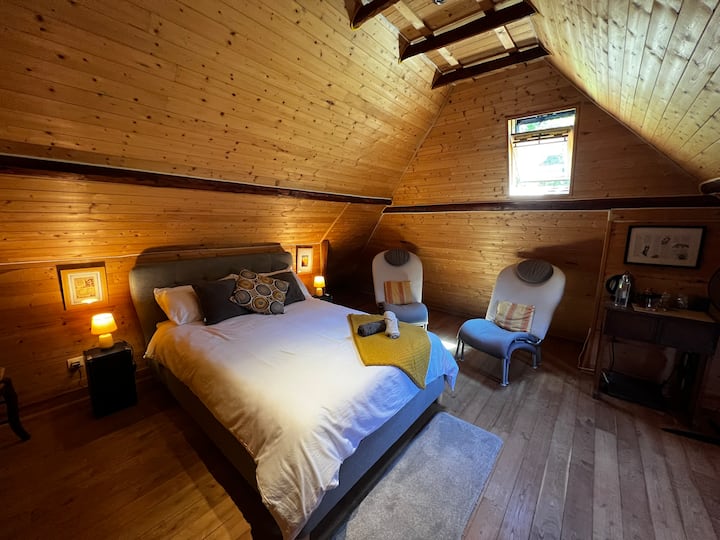 The Attic Room At Mountain View Escapes - Gourette