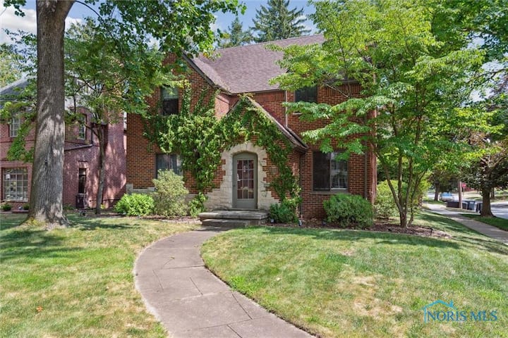 Charming Tudor Style Luxury Home - Toledo, OH
