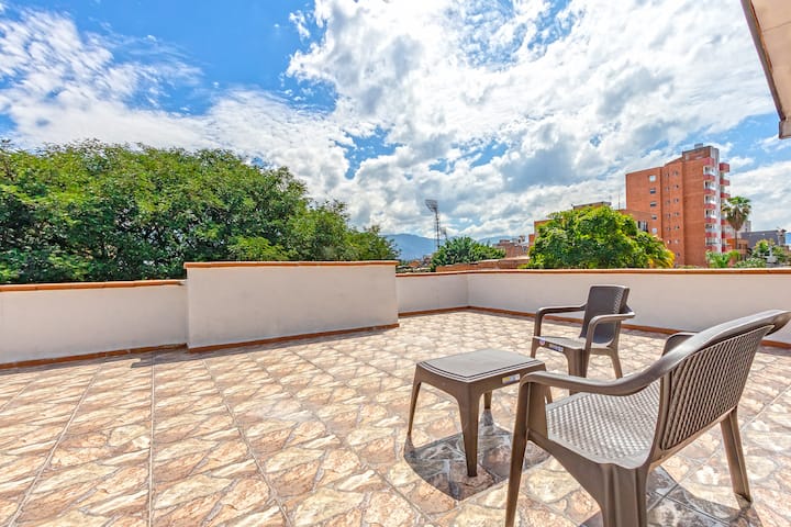 Breezy Ph Terrace With Breathtaking Views! - Medellín