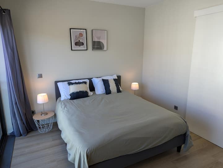 Top Floor One-bedroom Flat - City Views Parking - Funchal