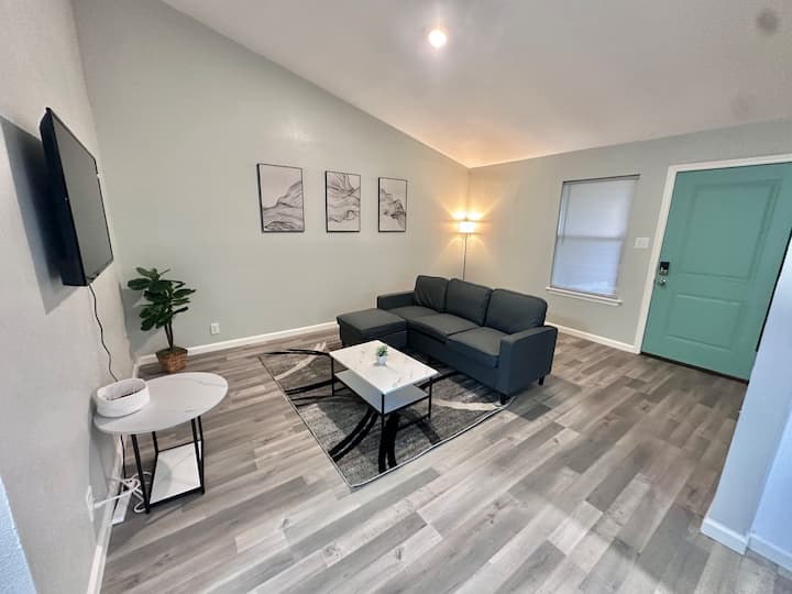 3 Beds + Couch | Private Garage | Fire Tv | Coffee - Austin, TX