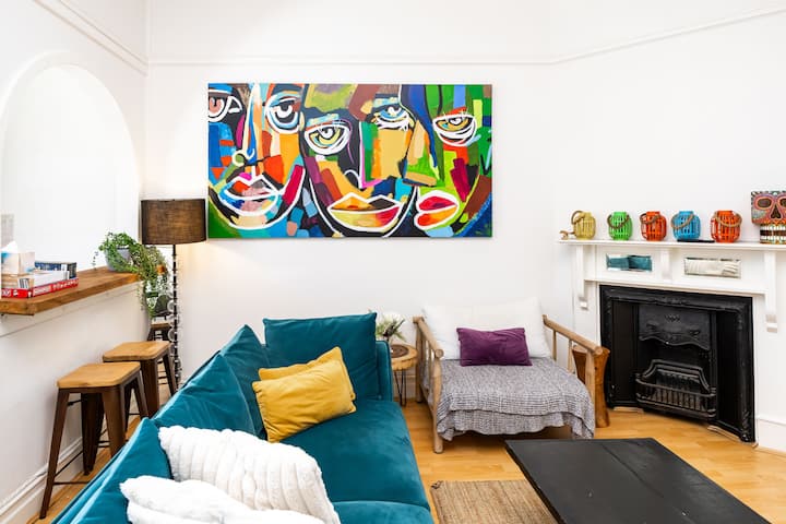 Colourful Spacious Central 3bdr W/ Balcony Parking - Randwick
