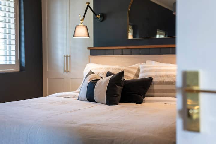 Merilli1885 Heritage Suite - Romantic Retreat - South Australia