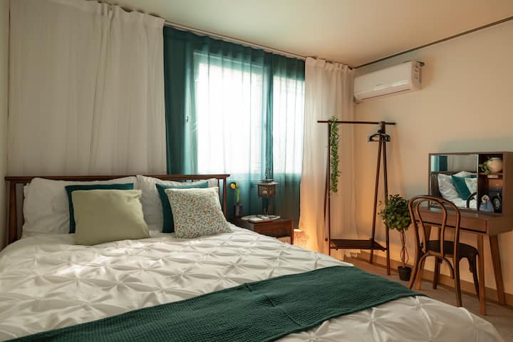 [오픈특가]#무료주차#방음#국립중앙박물관#짐보관#청결#공항버스5분#초대형스크린#보안#아늑 - Seoul