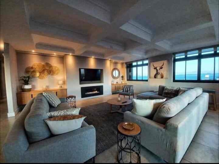 Ocean Penthouse Apartment, Hermanus Waterfront - Hermanus