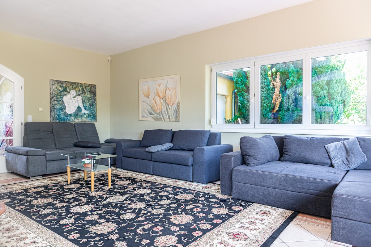 Stylish Private Room with Garden View in Villa - Flats for Rent in ...