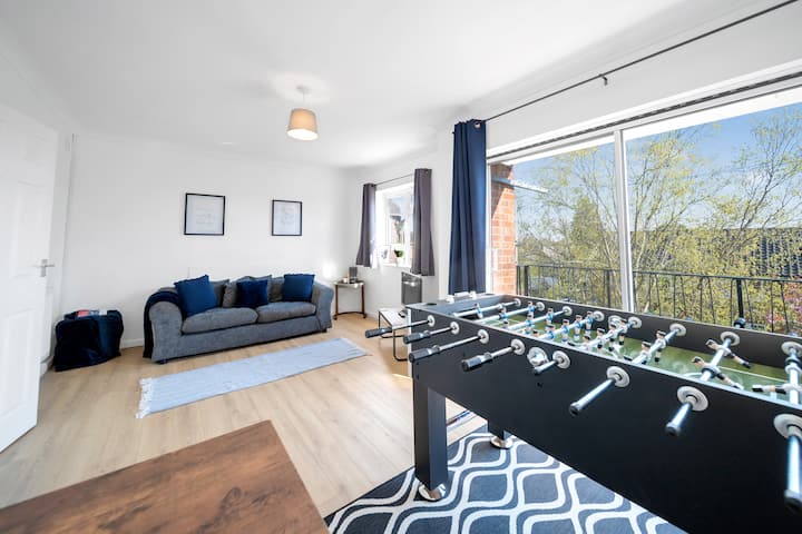 2bdr Apt Wifi/smart Tv/ Parking/foosball/essex Uni - 科爾切斯特