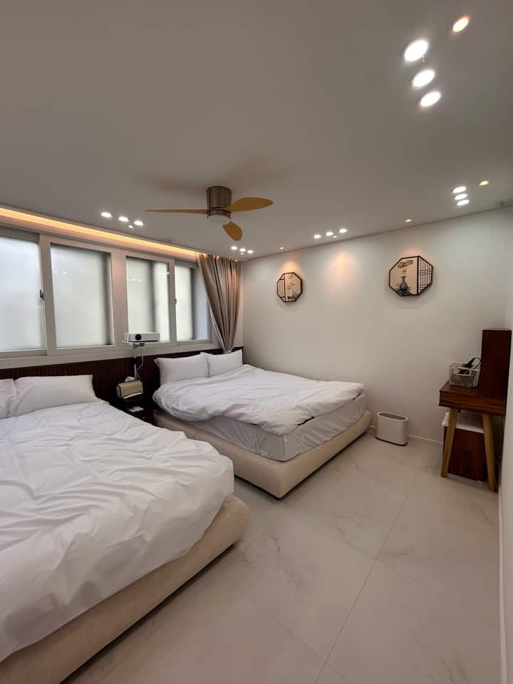 Hwagok Station 7/  Incheon Airport/gimpo/ Hongdae - Bucheon-si