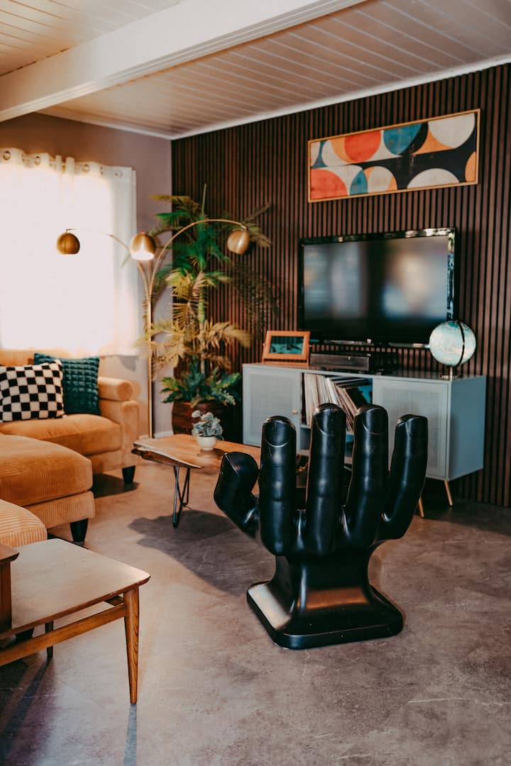 *New* Retro Fun W/sauna, Cold Plunge & Game Room! - Sacramento, CA