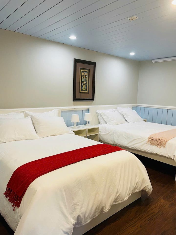 Comfy & Spacious Room At Rio's House - Halifax