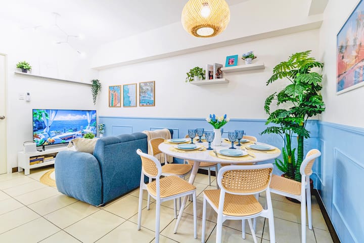 Aesthetic 2-br City View Near Cubao Qc | Karaoke - Quezon City