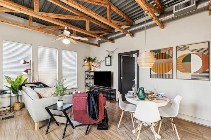 The Zircon: 2bd & Unique Style In The Heart Of Fw! - Stop 6 - Fort Worth