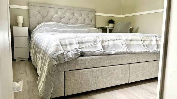 A Cozy Room On The Second Floor - Maple Ridge