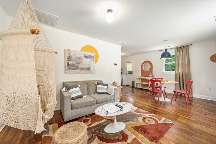 Gorgeous 1br In Noda + Lightrail - Charlotte