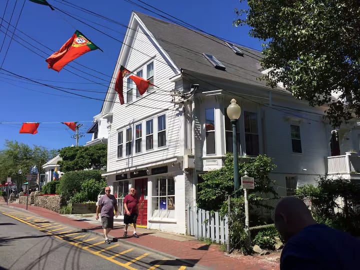 Mid - Commercial Street 1 Bedroom Condo W/parking - Provincetown, MA