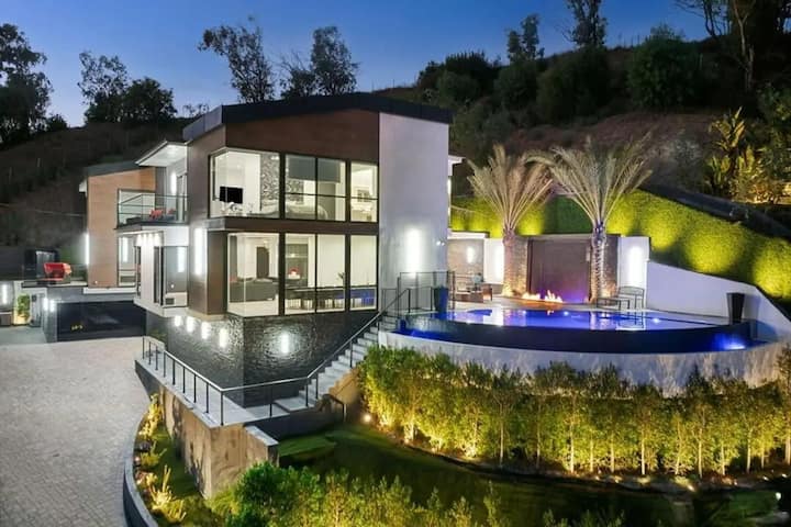 Ultimate Luxe Retreat W/ Epic Views, Spa & Pool - Los Angeles, CA