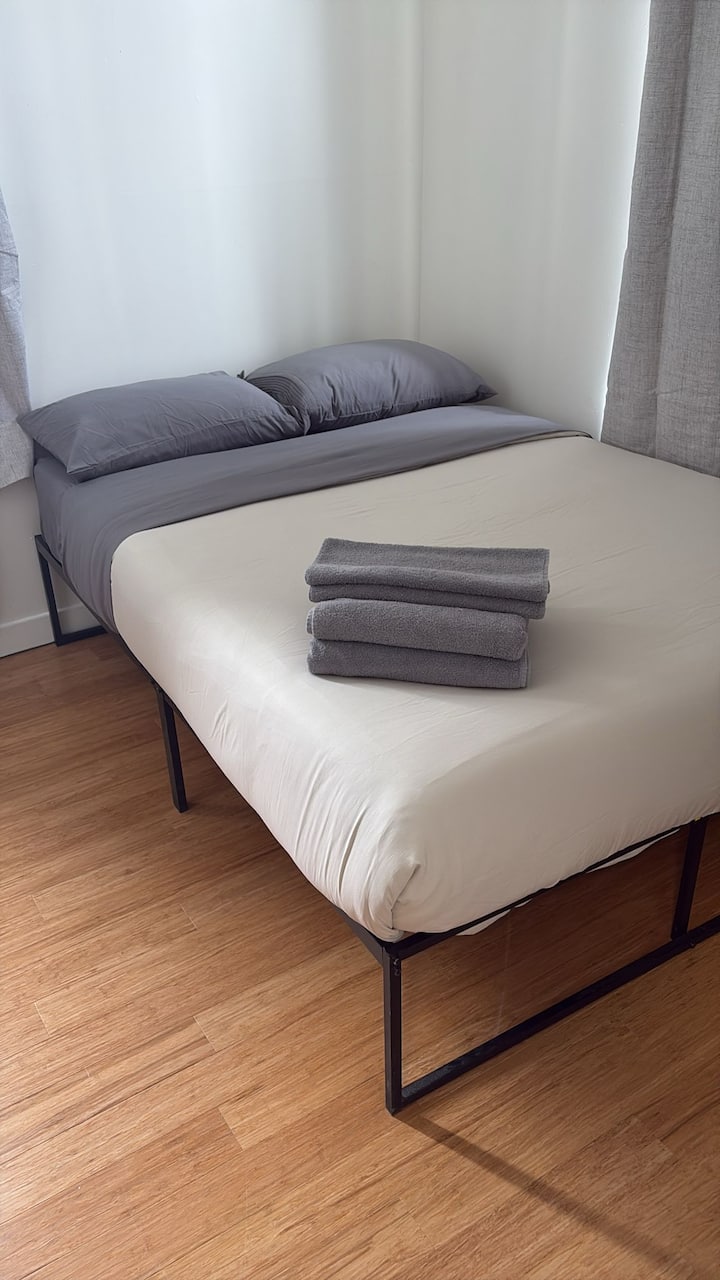 Quaint & Peaceful Getaway In Little Italy - Montreal