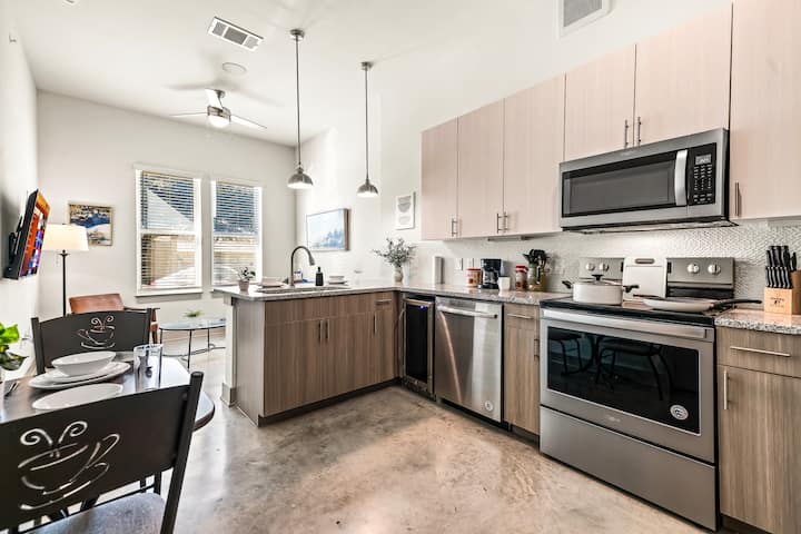 Serene Escape 1bd | Pool | 2 Min To Tcu|128 - Fairmount-Southside Historic District - Fort Worth