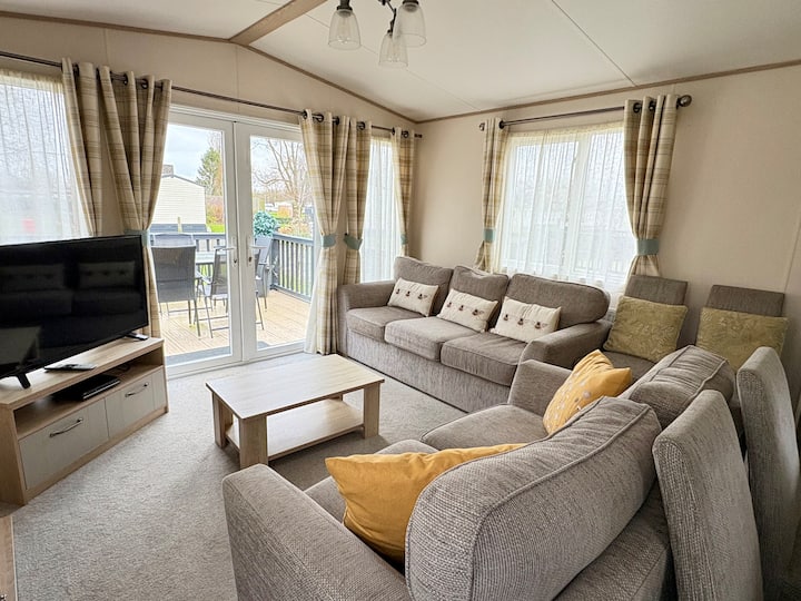 Busy Bees Lodge, Pet Friendly, Free Hoburne Passes - South Cerney