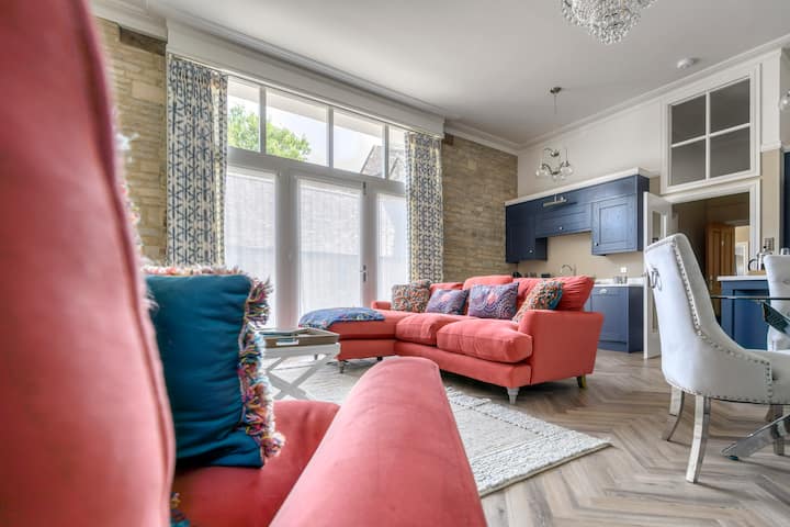 Luxury Apartment; Centre Of Cirencester, Sleeps 4 - Bibury