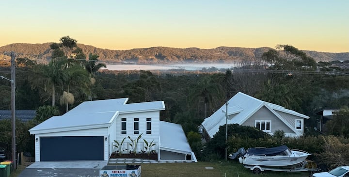 Picturesque Sunset Guest Suite - Bateau Bay