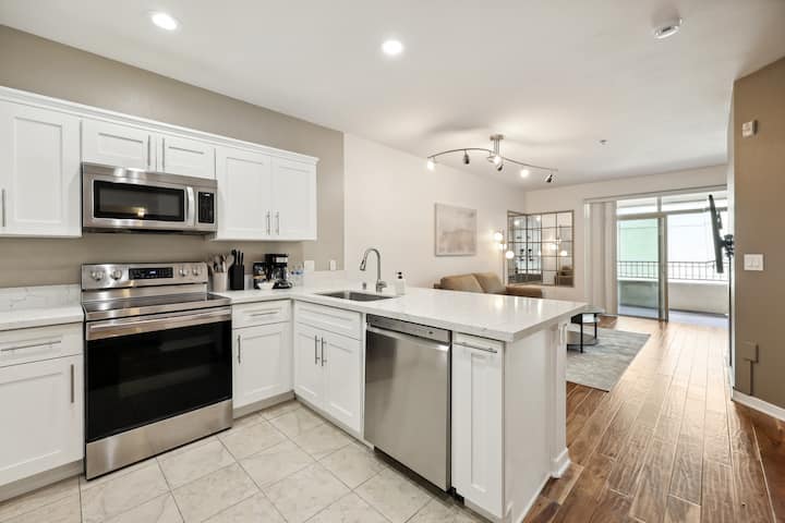 Modern Living In Little Italy With Parking - San Diego, CA