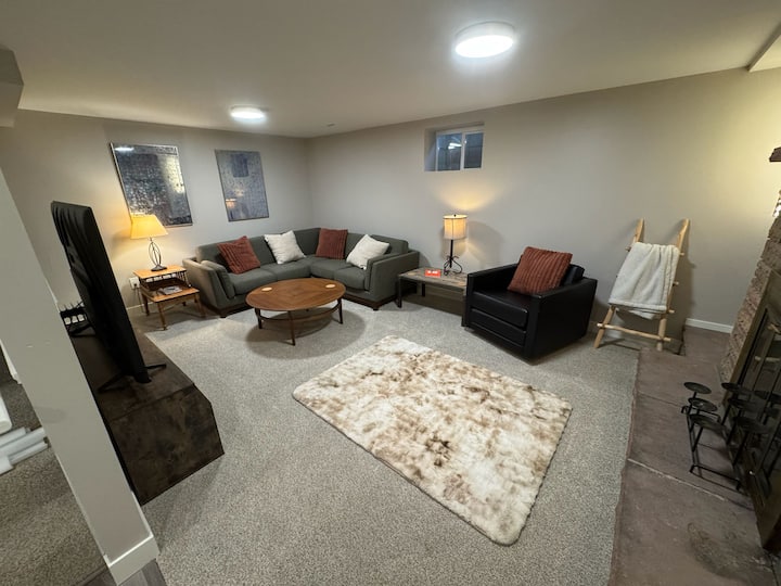 Tranquil Basement Suite With Private Entrance - Longmont, CO