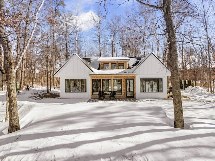 Romantic Getaway- Hot Tub & Fireplace! Near Nisswa - Minnesota