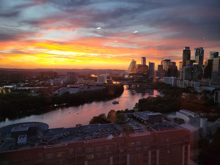 Downtown Austin. *Pets Welcome* - Austin, TX