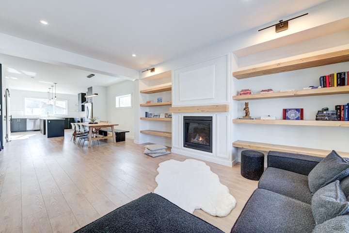 Hygge Haven – Stylish Stay Near The River - Saskatoon