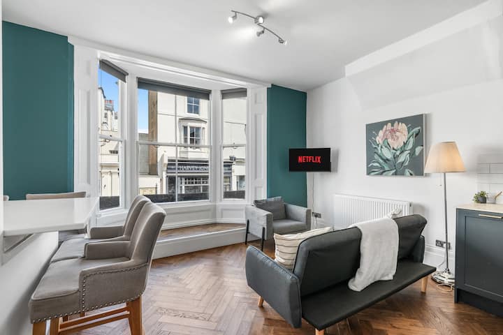 Central Hove Apartment | Close To Beach - Brighton