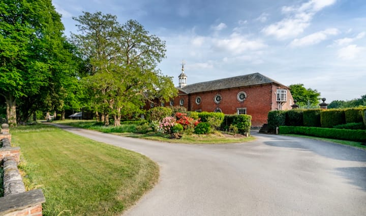 The Peover Park House - Knutsford