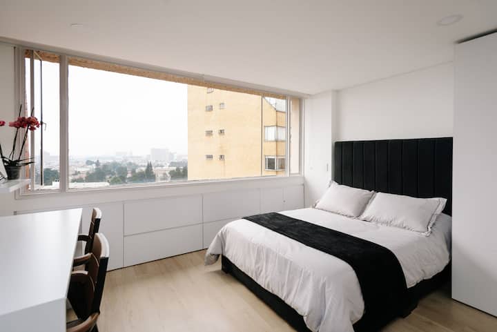 Estudio Moderno Con Vista A La Ciudad Muy Central - Bogota