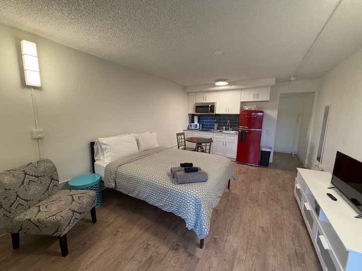 [04] Atx Studio: 1 Queen, Dog Park, Laundry Access - Crestview - Austin