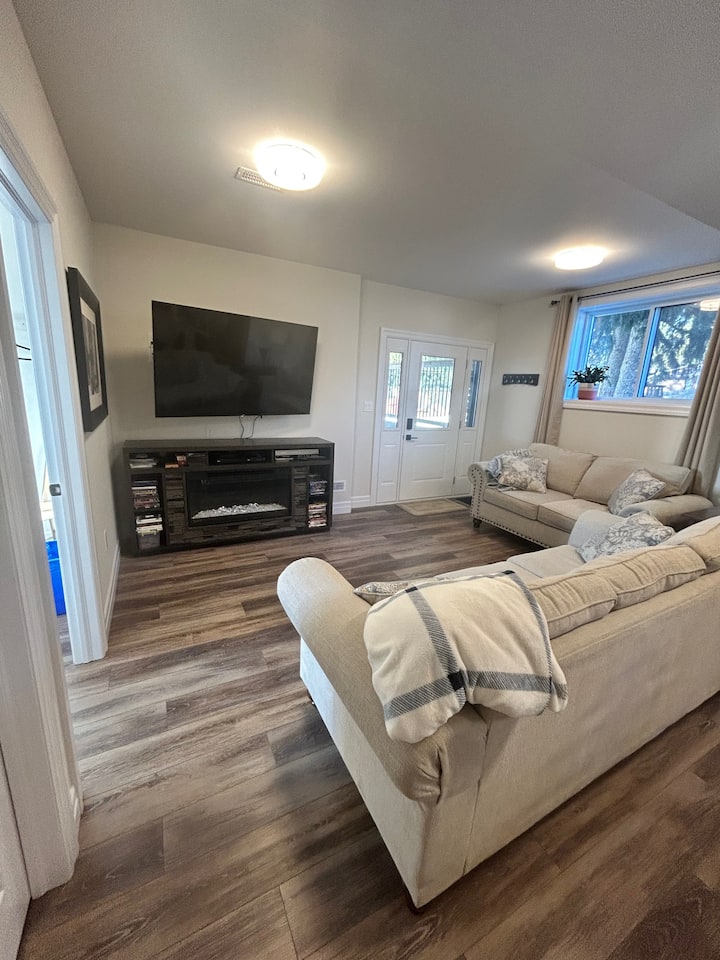 Betty's - Modern Guest Suite - Fergus