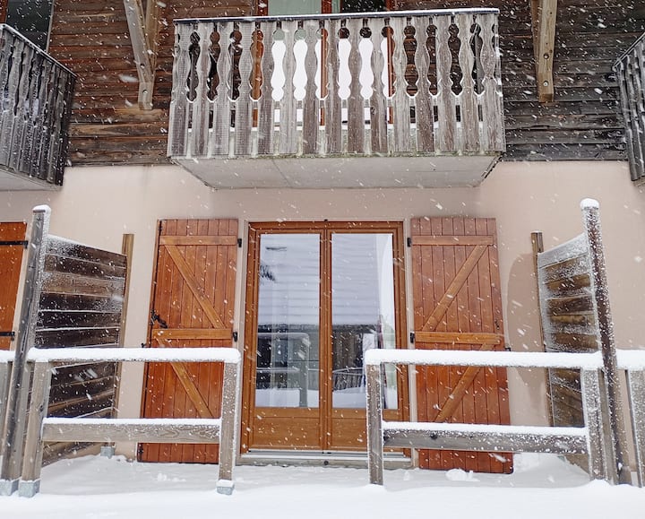 Au Rdc à Super Besse Avec Terrasse 4-6 Pers - Super-Besse
