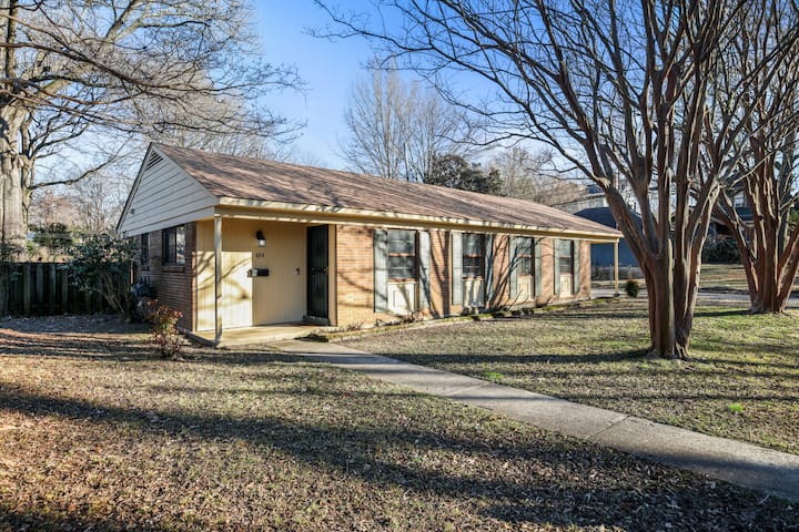 *Free Parking Entire Duplex - Centrally Located* - Memphis, TN