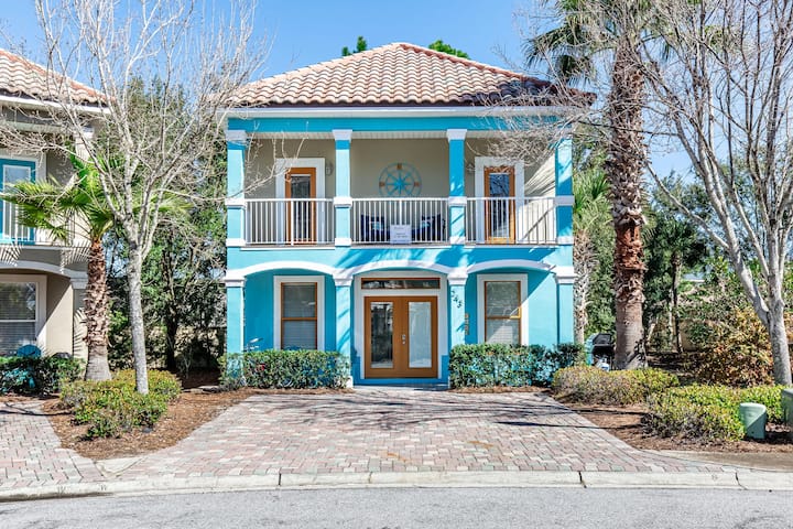 New Listing! Resort Lagoon Pool/hot Tub: 3 Bikes - Destin, FL