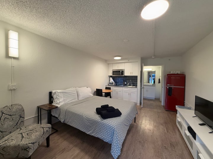 [03] Atx Studio: 1 Queen, Dog Park, Laundry Access - Austin