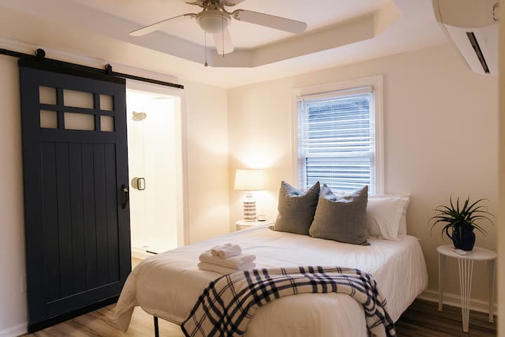 Big Blue| Apartment Near Downtown Lexington| 1bd - Lexington, KY