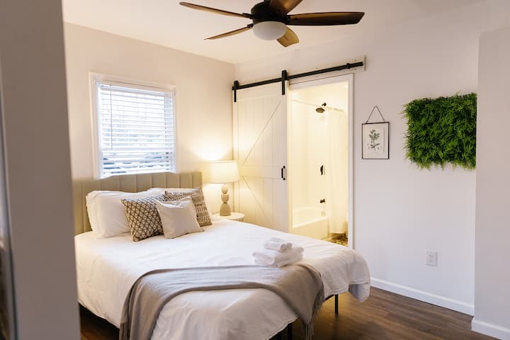 Green Oasis| Apartment In Downtown Lexington| 1bd - Lexington, KY