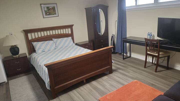 Bachelor Basement  And 1 Free Parking Space - Vaughan