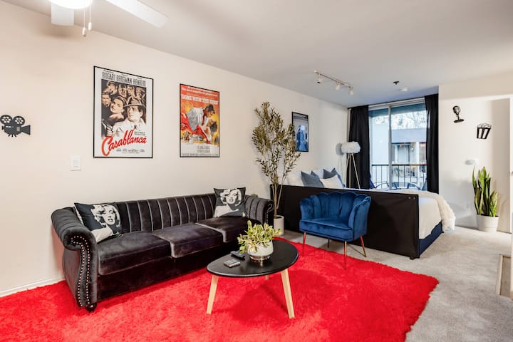 Style, Comfort In N Hollywood, Indoor Parking Wifi - San Fernando Valley, CA