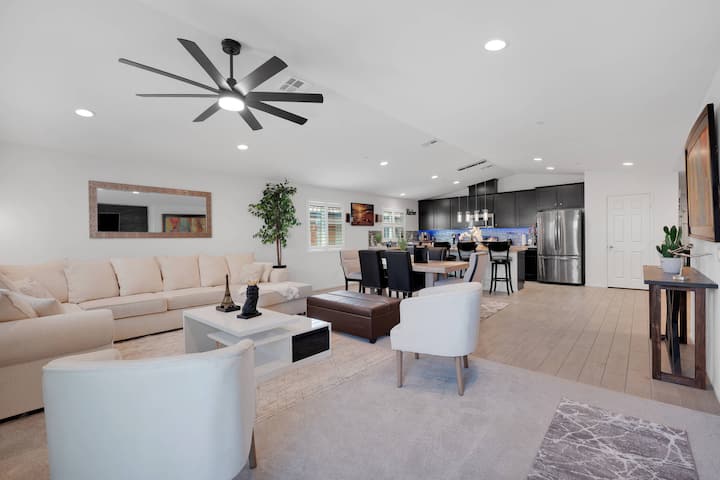 New! Tranquil Home*king Bed+wifi&long Stays - Victorville, CA