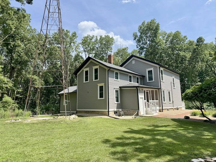 Peaceful Country Retreat On 8 Acres With Woods - Oswego, IL