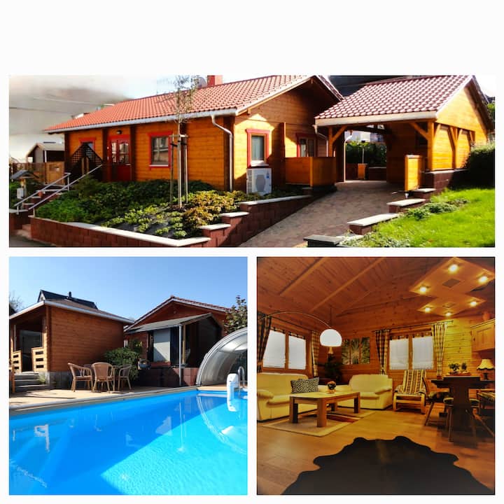 Holzblockhaus Mit Pool Und Sauna - Thum